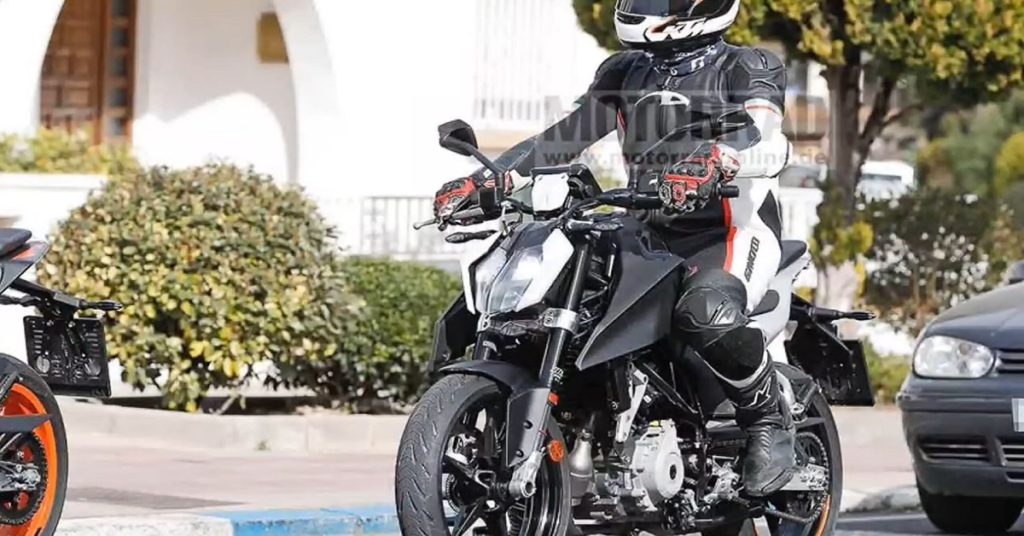 2023 KTM 125 Duke Spotted Testing: Aggressive Design