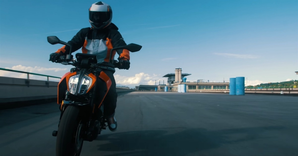 2023 KTM 125 Duke Spotted Testing: Aggressive Design